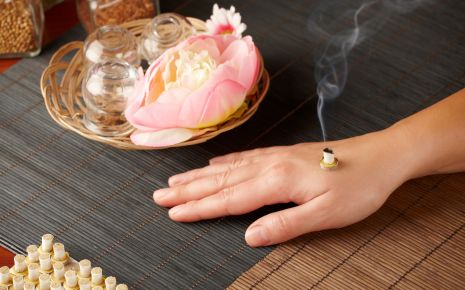 Moxa-Therapie (Moxibustion) Indirekte und direkte Moxibustion: Moxa ...